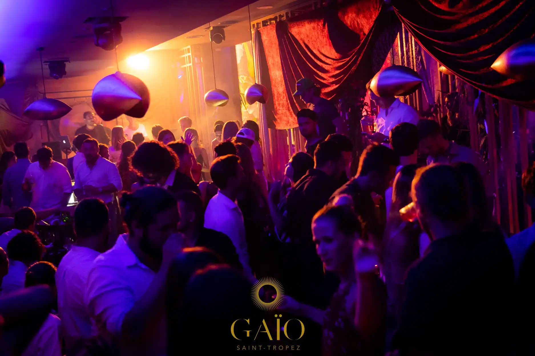 Le Club 55 Saint-Tropez Restaurant: Info, Menu & Reservations